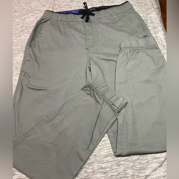 Plugg | Pants | Plugg Joggers New | Poshmark